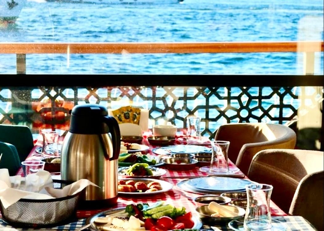Bosphorus Cruise with Breakfast at Le Vapeur Magique - Istanbul.com